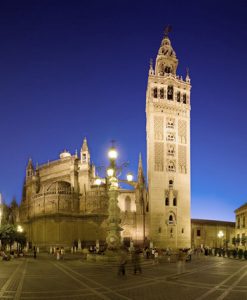 Private Guided Tour of Seville's Alcazar Palace, Cathedral and Giralda in